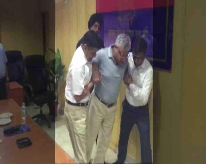 UP DGP Javeed Ahmad has taser gun tested on him