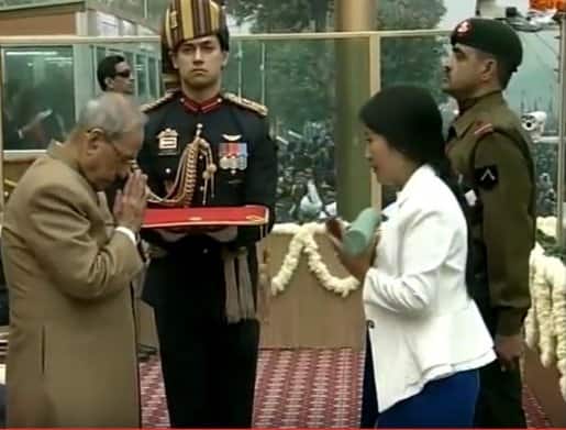 Soldier's widow receives highest peacetime military award