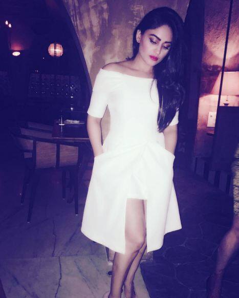 Gorgeous Mahi Vij Flaunts Her Body In Pink Swimwear