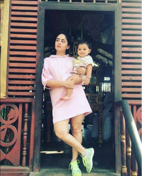 Gorgeous Mahi Vij Flaunts Her Body In Pink Swimwear