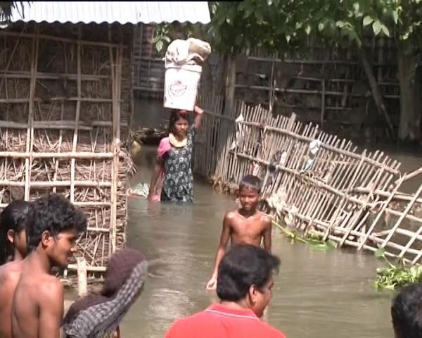 IN PICS: Bihar flood situation worsens, normal life affected; toll ... IN PICS: Bihar flood situation worsens, normal life affected; toll ...