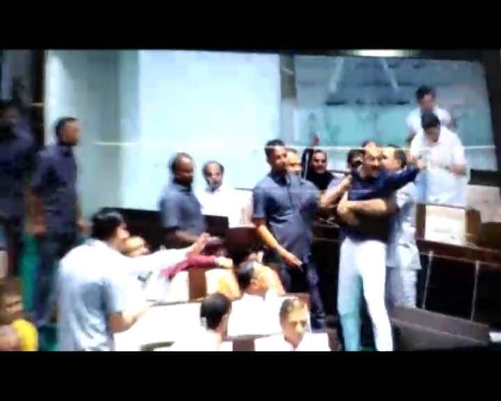 BJP MLA Jagdish Panchal gets 'belted' by Congress MLA Pratap Dudhat inside Gujarat Assembly