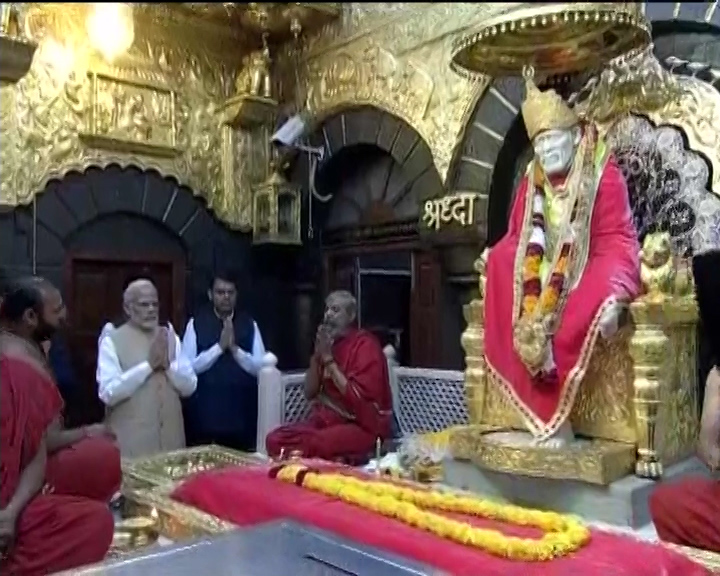 Latest Visuals Of PM Narendra Modi During Aarti At Shirdi’s Sai Baba Temple