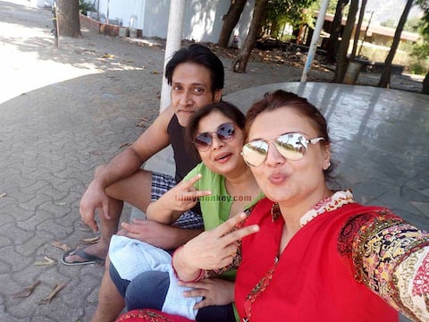 Unseen PICS of Late Inder Kumar with daughter Saavna & wife Pallavi Sarraf are HEARTBREAKING!