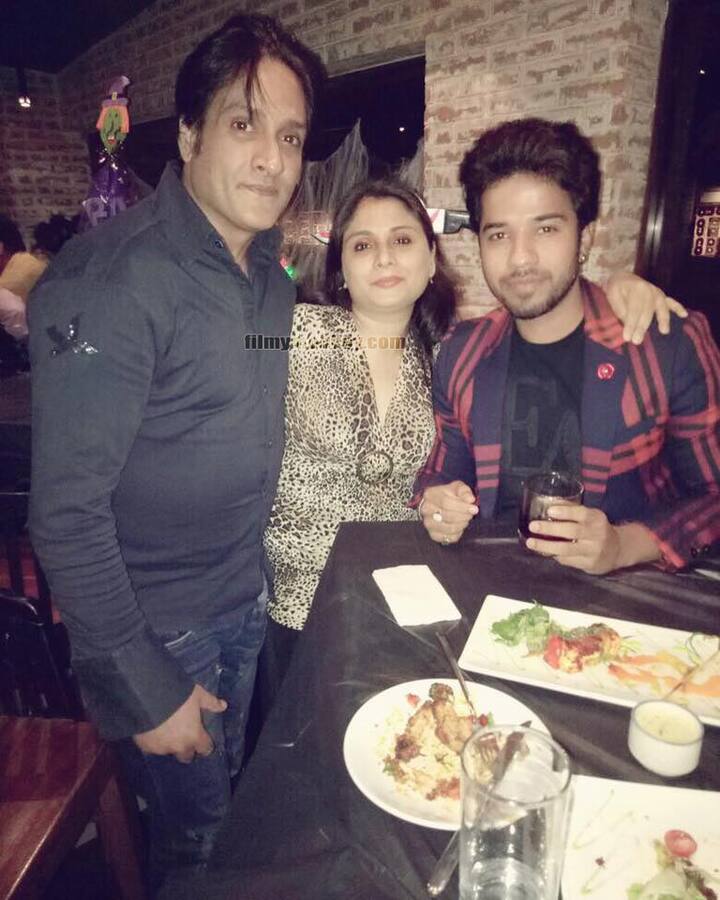 Unseen PICS of Late Inder Kumar with daughter Saavna & wife Pallavi ...