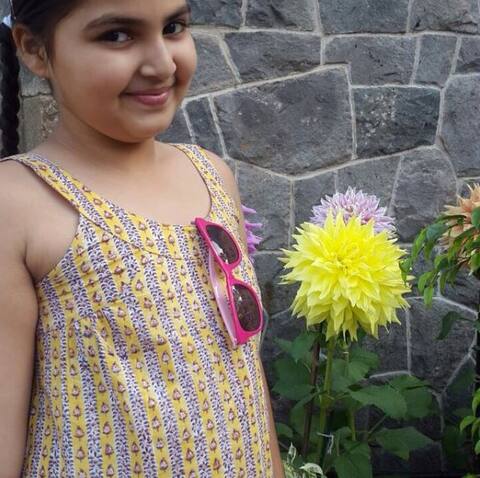 Remember Dhriti Bhatia aka little Krishna from 'Jai Shri Krishna? Here ...