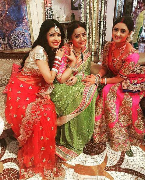 'Diya Aur Baati Hum' actress Pooja Singh aka Emily to MARRY beau on ...