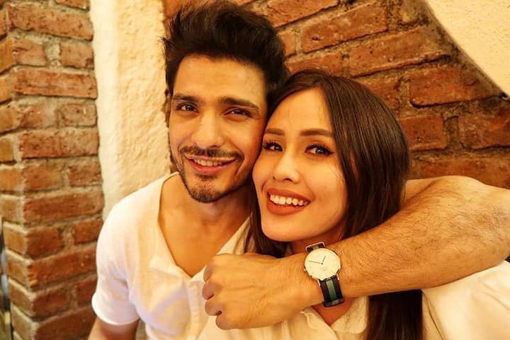 'Kumkum Bhagya' actor Vin Rana's Birthday wish with a kiss for wife ...