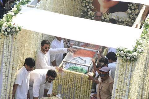 Sridevi's funeral LIVE UPDATES: Truck carrying actress' body reaches ...