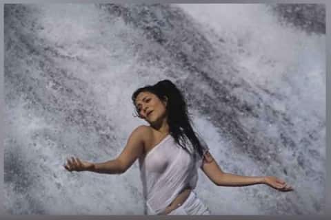 IN PICS: 'Bigg Boss' fame Gizele Thakral recreates the famous Mandakini ...