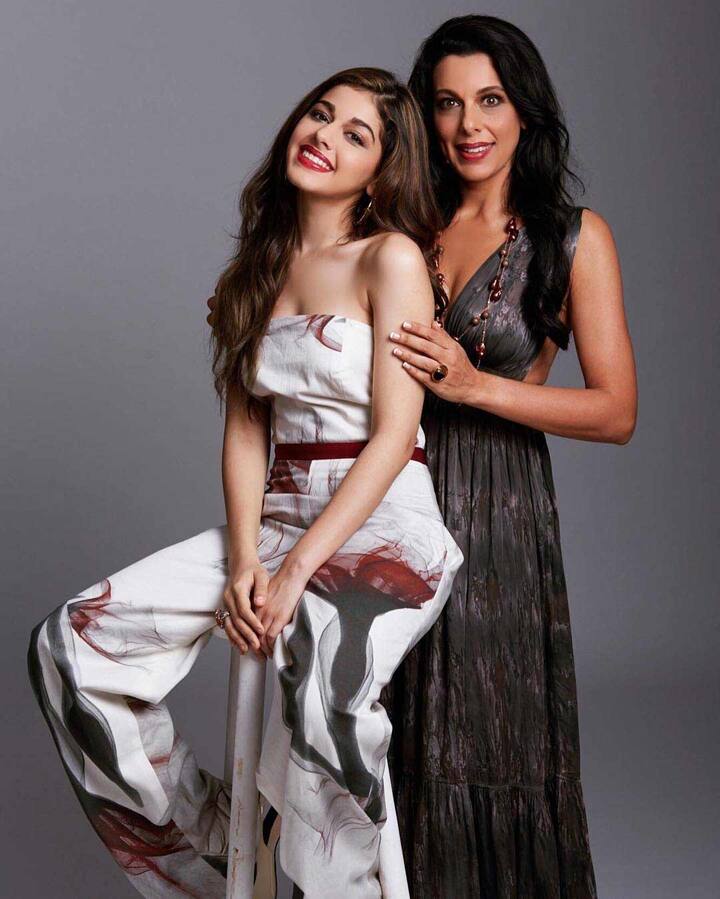 Pooja Bedi's bikini clad daughter Aalia beating the heat in a pool with ...