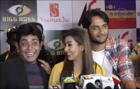 The mystery girl in Vikas Gupta's VIRAL KISSING pic is Sarah Anjuli from 'Hassena Parker' item song!