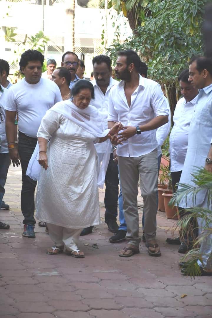 Veeru Devgan prayer meeting: Ajay Devgn arrives with wife Kajol, mom ...