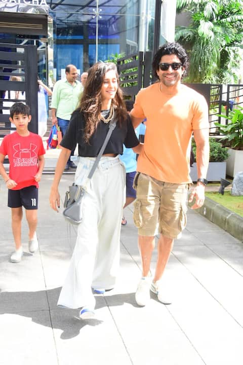 'The Sky Is Pink' Actor Farhan Akhtar's Lunch Outing With Girlfriend ...