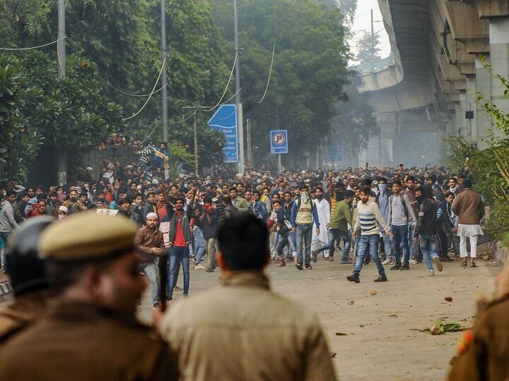 CAB Protest Reaches Delhi As March To Parliament Turns Violent; Jamia ...