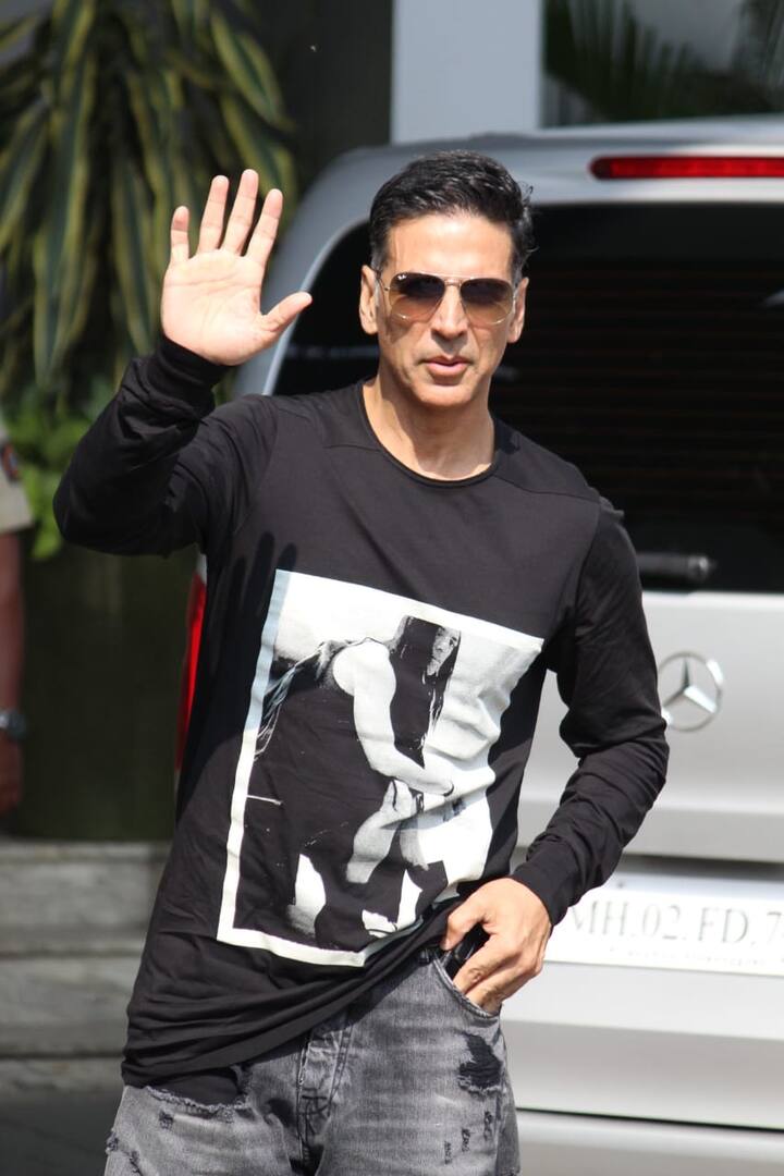 PICS: Akshay Kumar, Varun Dhawan, Sonali Bendre, Diljit Dosanjh & Other ...