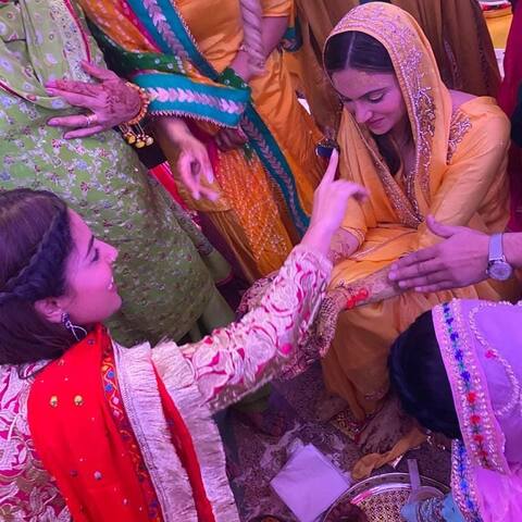 Kapil Sharma Kis Kisko Pyaar Karoon Heroine Simran Kaur Mundi Haldi ...