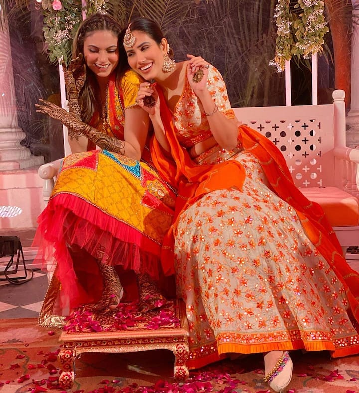 Kapil Sharma Kis Kisko Pyaar Karoon Heroine Simran Kaur Mundi Haldi ...