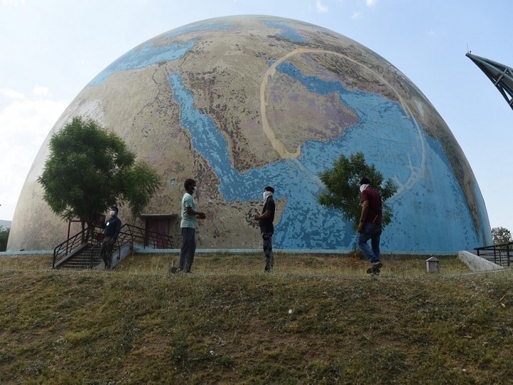 World celebrates 50th Earth Day online, Google Doodle animation on bee ...