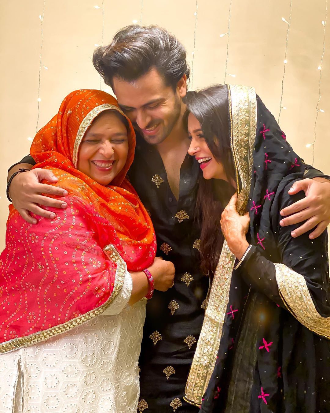 Eid 2020: Shoaib Ibrahim-Dipika Kakar & His Parents Pose For ‘Perfect ...