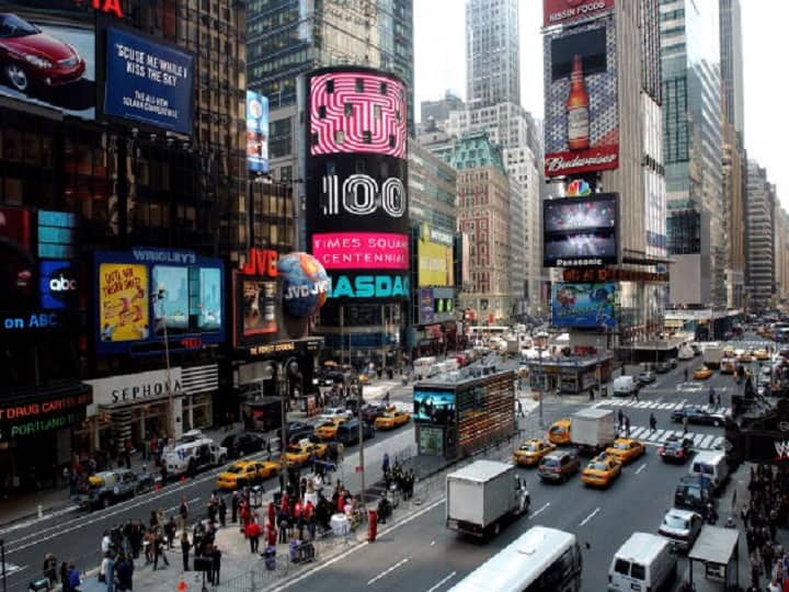 First Indian Artist To Be Featured On Billboard Of Times Square In New ...