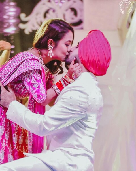 Unseen Pictures From Neha Kakkar Rohanpreet Singhs Wedding See The Lovebirds Locking Lips Post