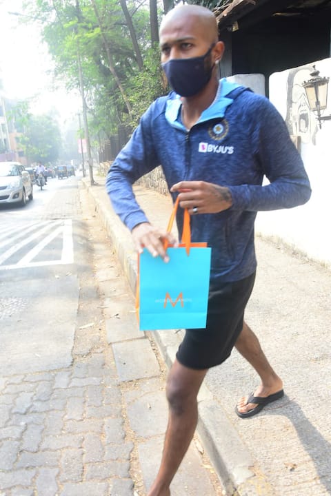 PICS: Check Out Hardik Pandya's New Bald Look Here