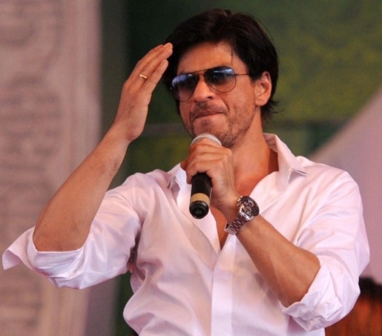 actor shah rukh khan ngo meer foundation donates to family of delhi ...