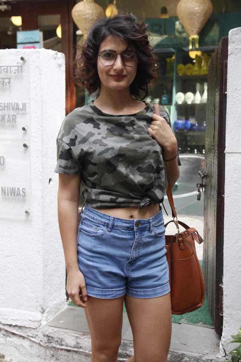 In Her Latest Pictures, Fatima Sana Shaikh Seen Flaunting Navel - डेनिम ...