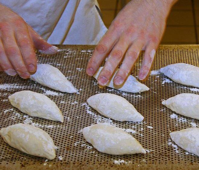 Baker Paid 2 lakh Fines after not Taking Any Leave|छुट्टी ना लेने पर ...