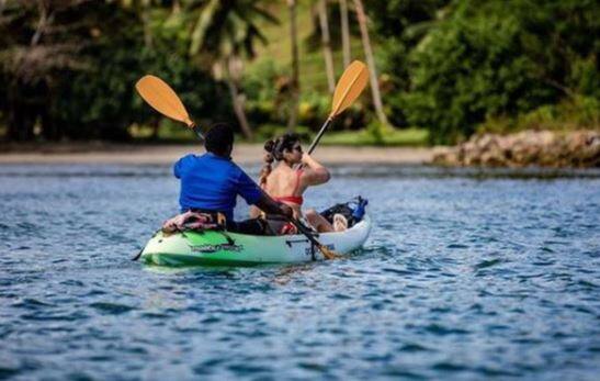 एक्ट्रेस इलियाना डिक्रूज इन दिनों अफ्रीकी देश कांगो में मना रही है ...