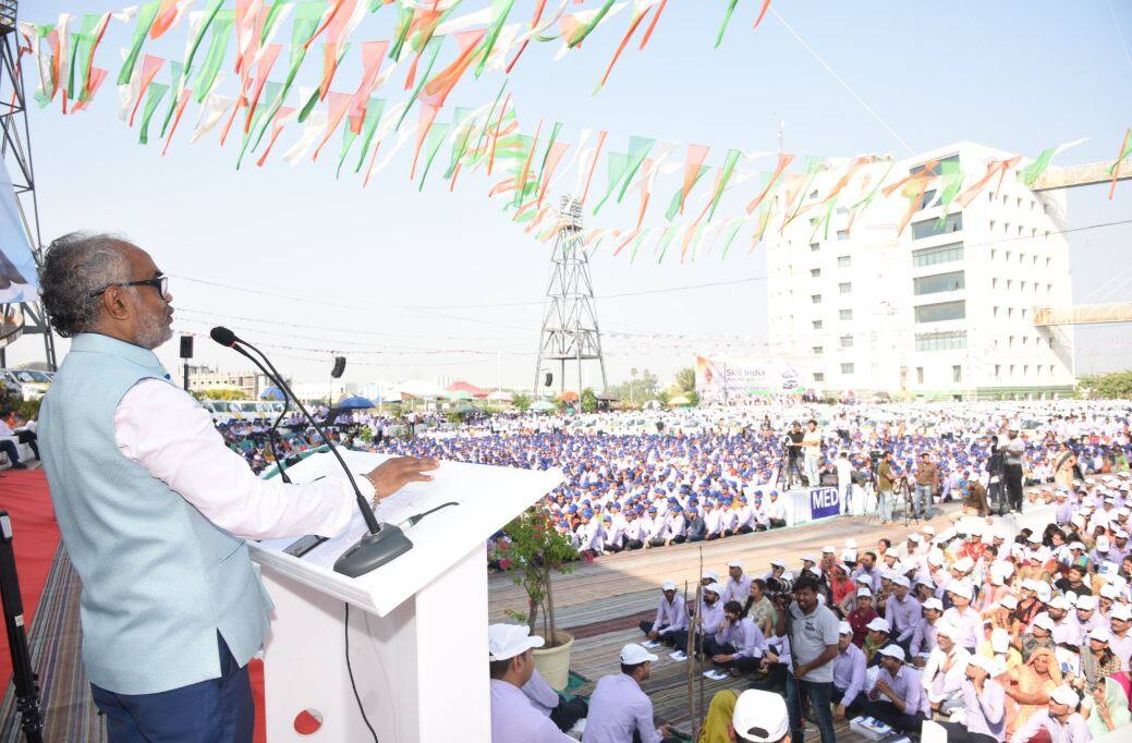 Diamond merchant Sawaji Dholakia's Diwali explosion, gave bonus so ...