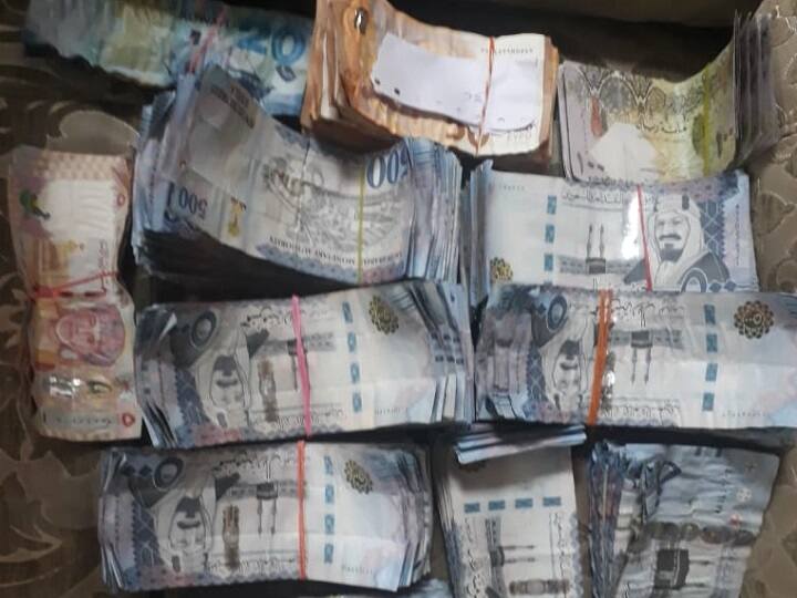 Currency smuggling in peanuts, mutton and biscuits: CISF | खाने के ...