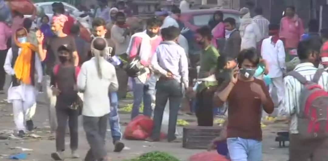 coronavirus Crowd seen in Azadpur vegetable market violation of social ...
