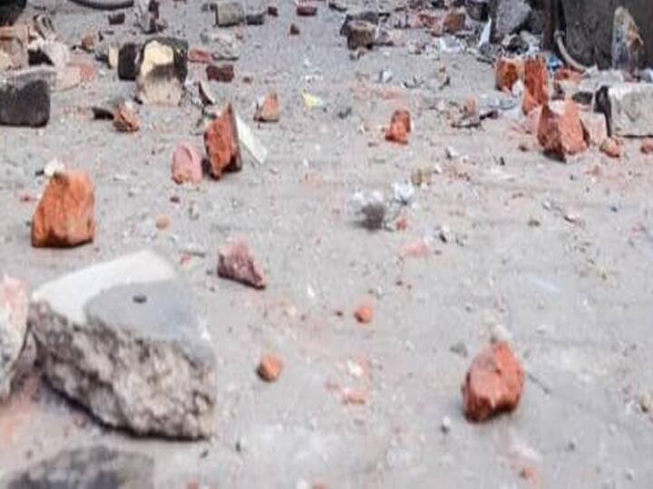 Clash between two groups over land dispute in Greater Noida stone ...