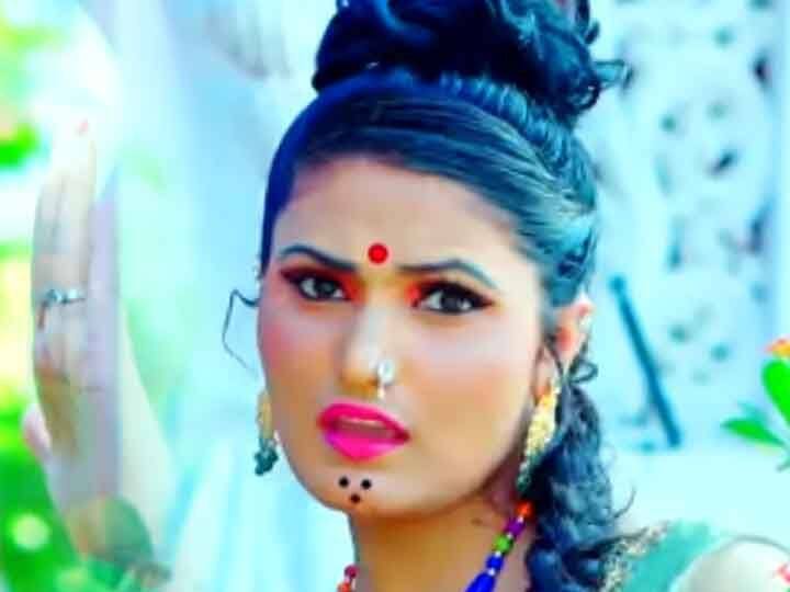 Antara Singh Priyanka\'s new song \'Kaise Manati New Year\' released ...