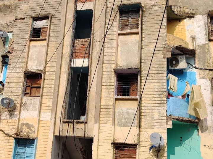 policemen living in old ruined buildings in agra that might collapse ...
