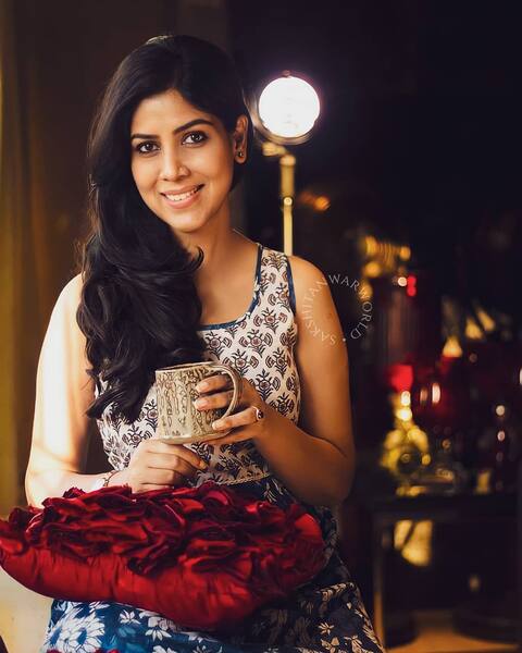 Adopt The Girl But Has Not Married Yet This Is How Sakshi Tanwar Aka ...