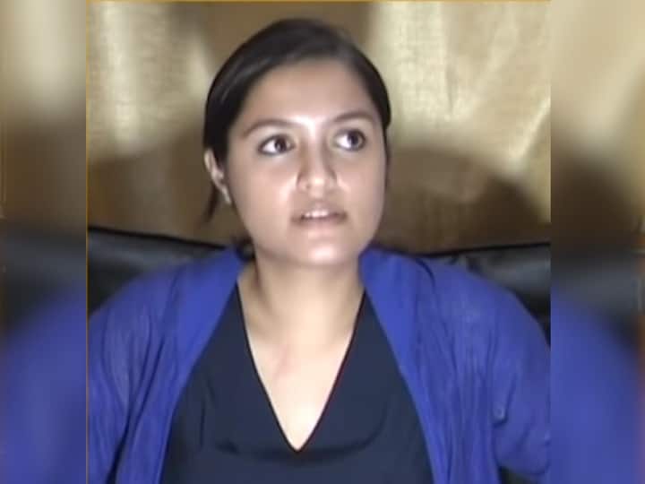 Success Story Of IAS Topper Saumya Jha | IAS Success Story: डॉक्टर से IAS ऑफिसर, पहले ही प्रयास ...