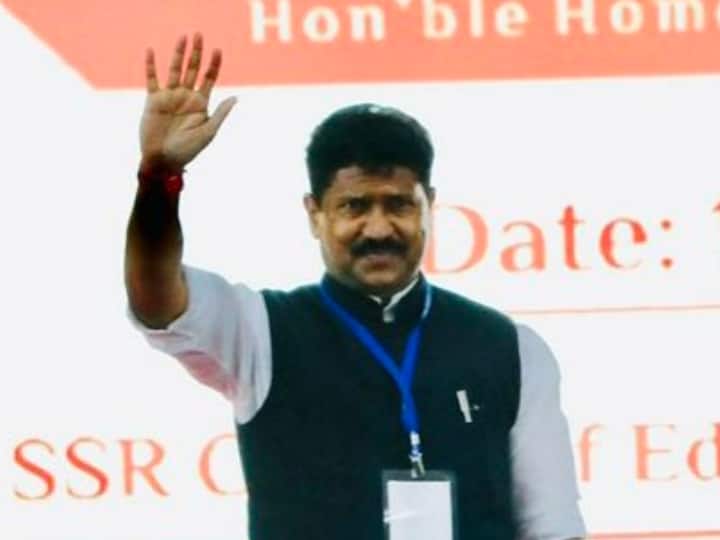 Mohan Delkar family meet cm Uddhav Thackeray and deputy cm Ajit Pawar ...