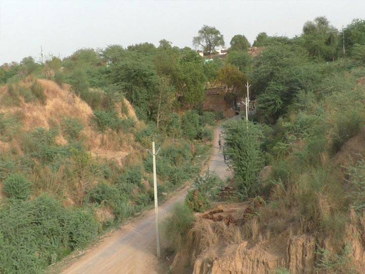 Dacoit decide the panchayat election result in bihad village ann | जब ...