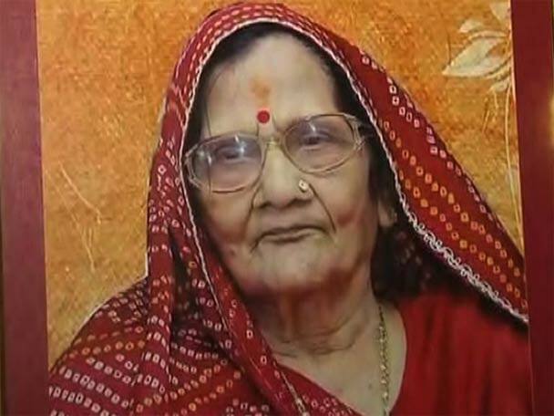 ক্যানসার-যন্ত্রণা থেকে বাঁচতে ‘শান্তিমৃত্যু’ চেয়ে নির্জলা উপবাসে বৃদ্ধা