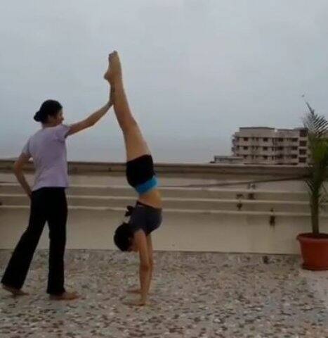 Adah Sharma celebrates Yoga Day in different style | দেখুন মুগুর ভেঁজে ...