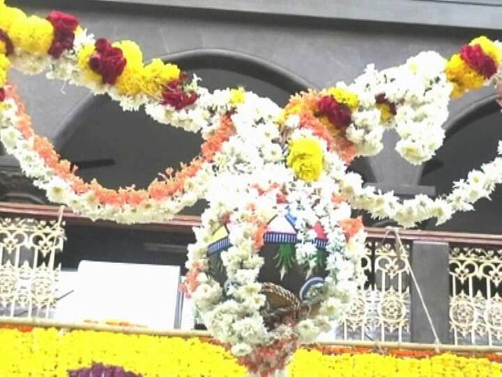 शिर्डीत साईबाबांच्या मूर्तीसमोर श्रीकृष्ण जन्माचा सोहळा