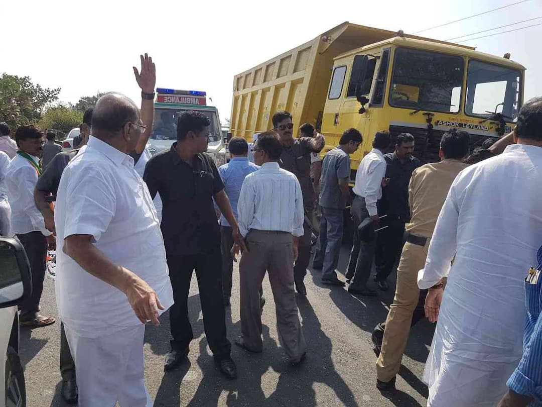 Sharad Pawar helps the car accident victims in Gadchiroli | कार ...