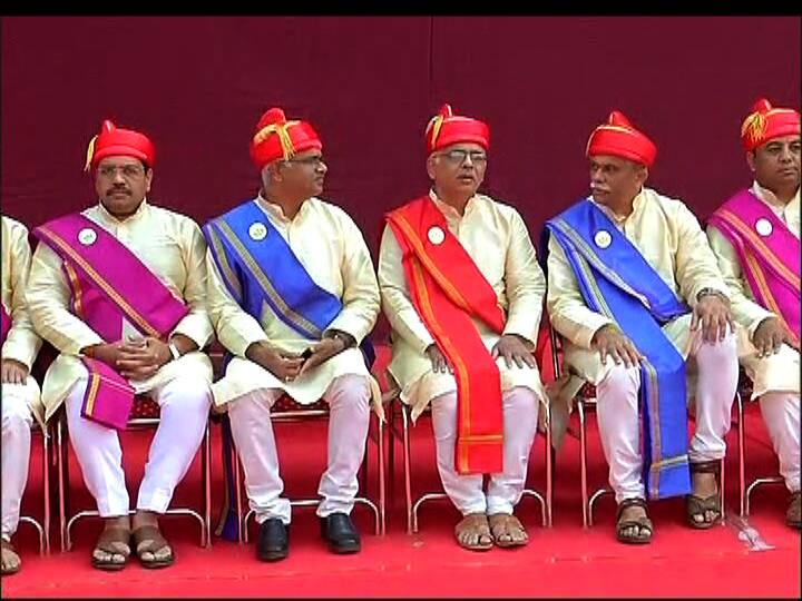 पुणेरी पगडी, पारंपरिक पोषाख, पुणे विद्यापीठाचा पदवीदान समारंभ ...