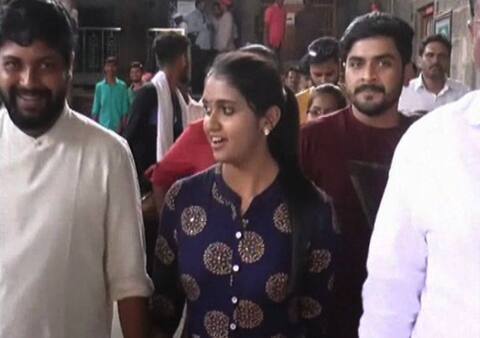 Photo, Actress Rinku Rajguru And Kagar Movie Team Visit To Vitthal ...