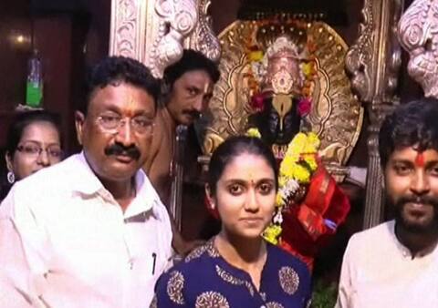 Photo, Actress Rinku Rajguru And Kagar Movie Team Visit To Vitthal ...