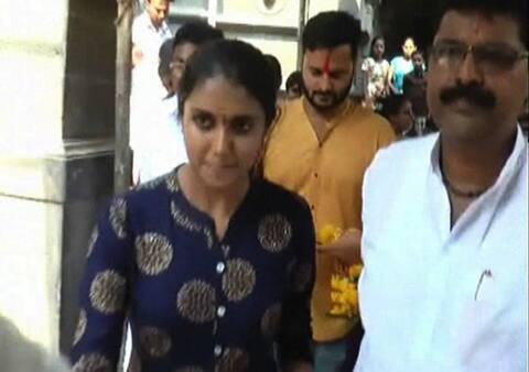 Photo, Actress Rinku Rajguru And Kagar Movie Team Visit To Vitthal ...