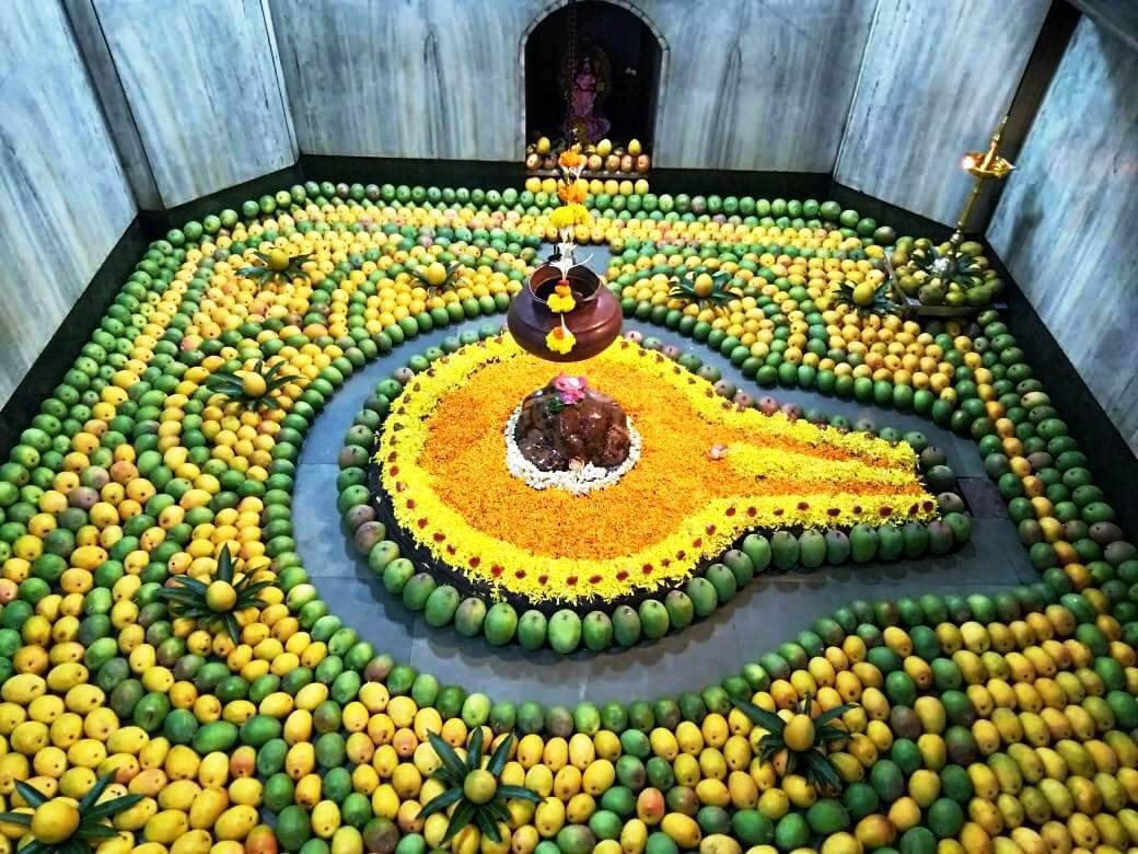 Shree Kunakeshwar temple in Sindhudurg gets 4000 Alphonso mangoes as ...